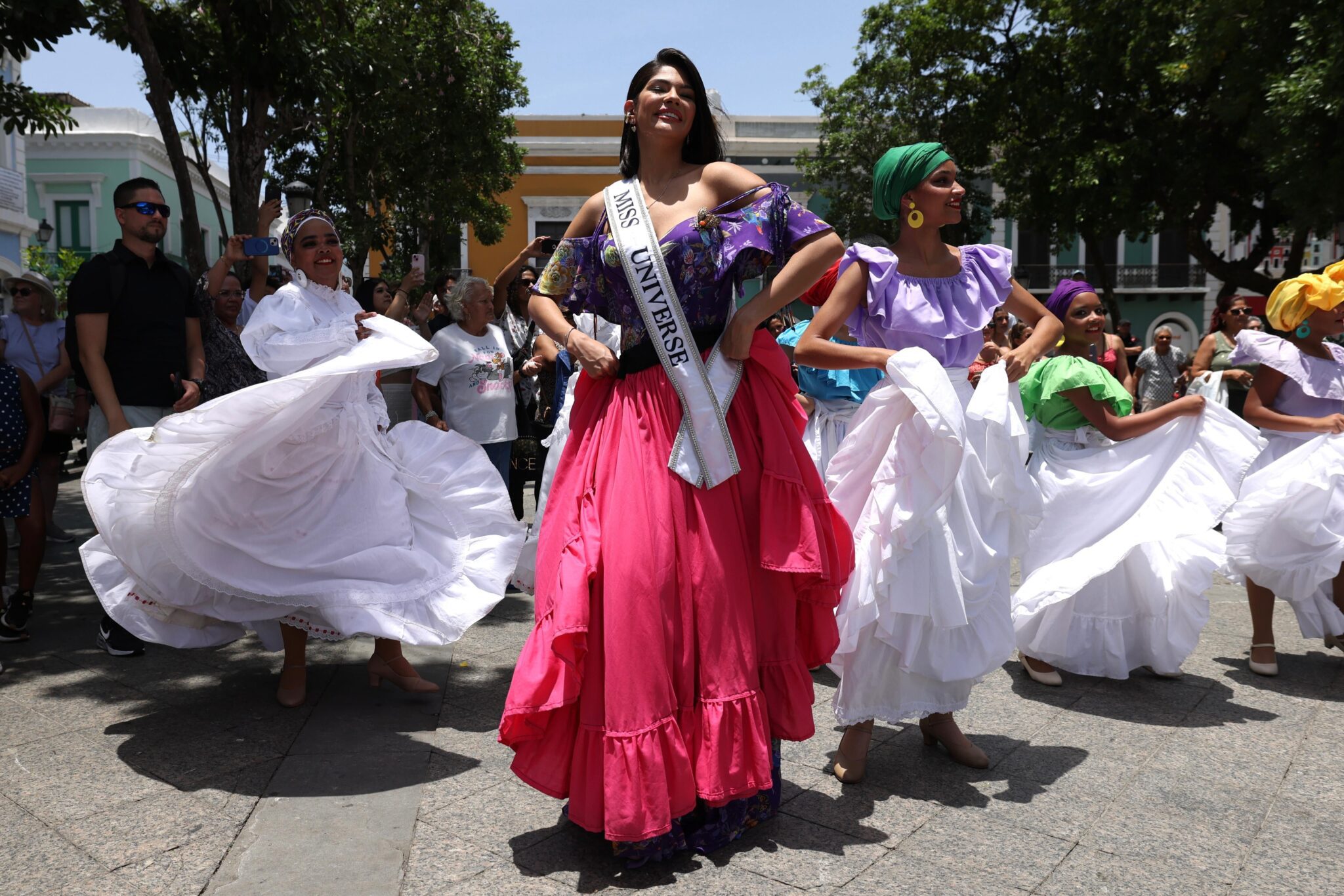 Sheynnis y Karla bailan al ritmo de bomba y plena | Miss Universe Puerto Rico