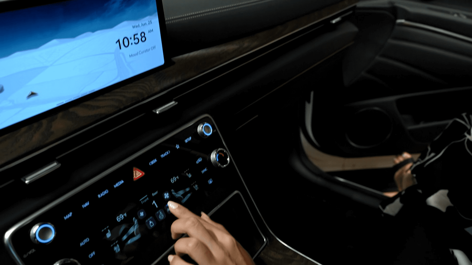 Genesis GV80: Interior | Miss Universe Puerto Rico